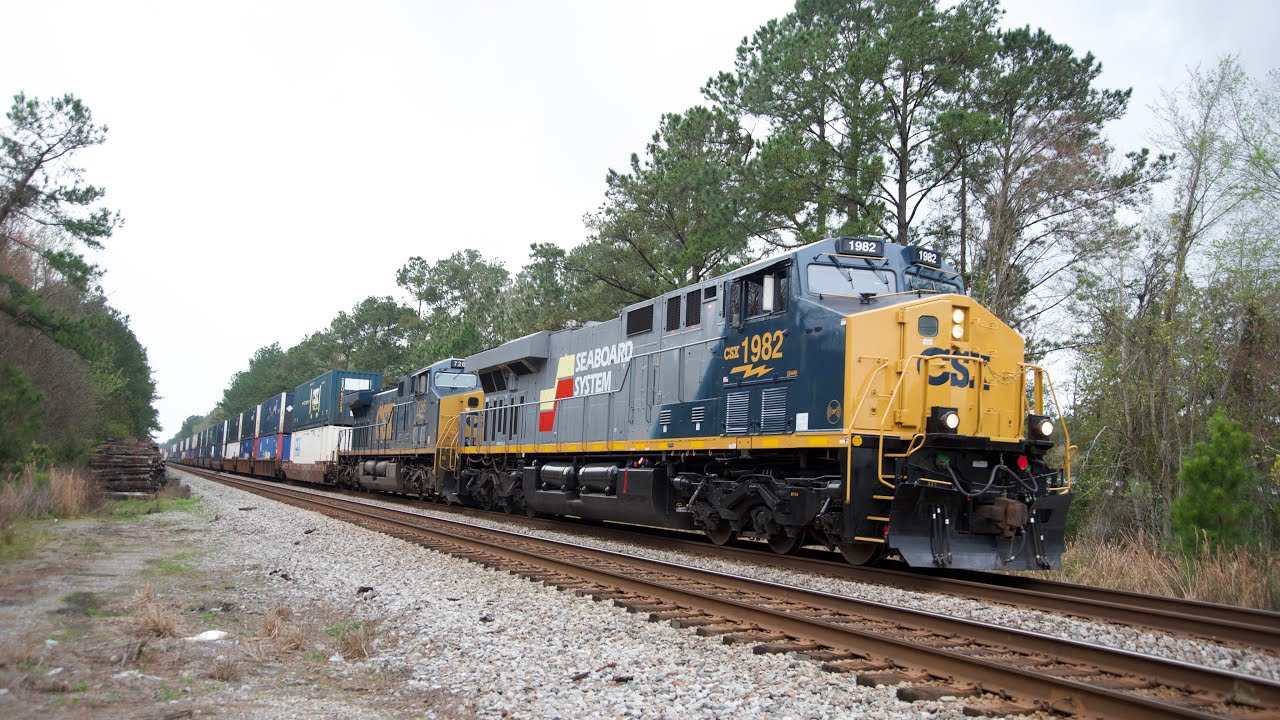 C&O & Seaboard system lead 2 HOT CSX trains and a SD70Mac on a rock ...