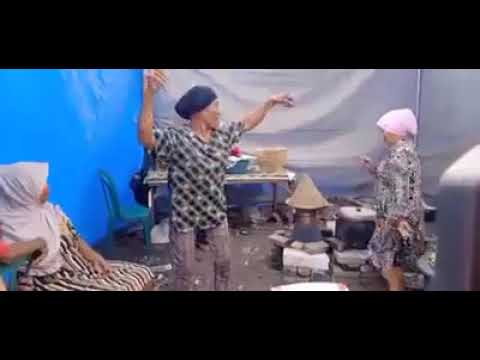 Di balik panggung dangdut...awas gosong...