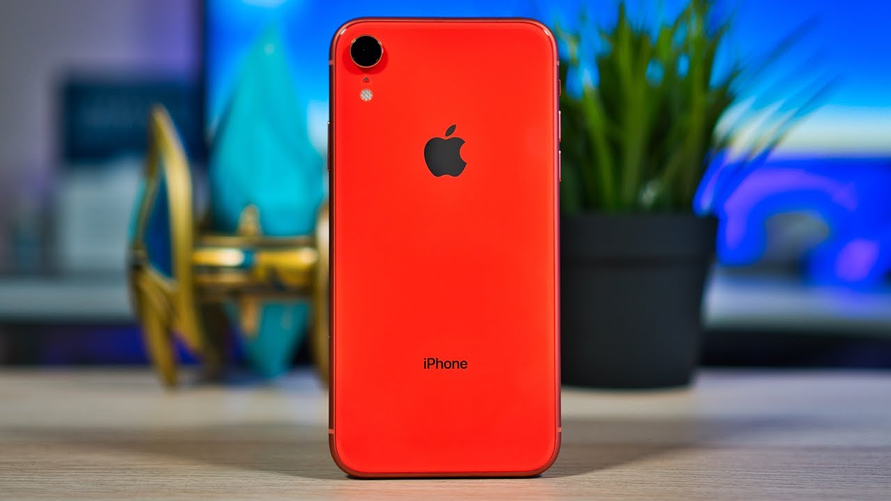 iPhone XR Review - The BEST iPhone EVER? - YouTube