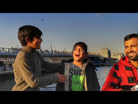Müzik Aşkı İçin Kavga Ettiler 🙄 İki Kardeşin Düeti. Küçük Çocuğa Dikkat. 😌.Eminönü / İstanbul