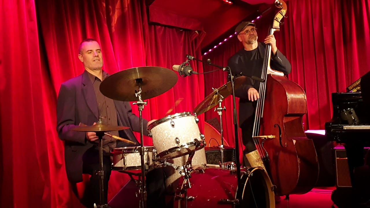 Marc Ferrer trio - YouTube