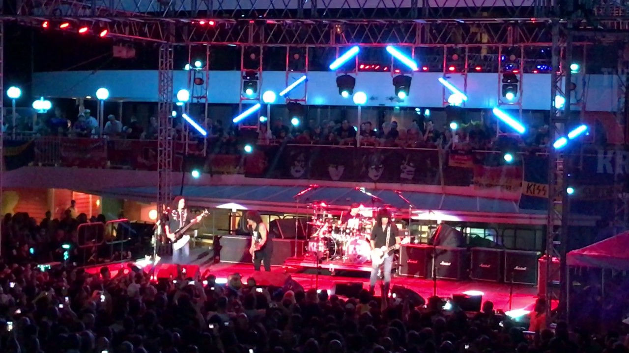 161104 #KISS - Watching You #KKVI - YouTube