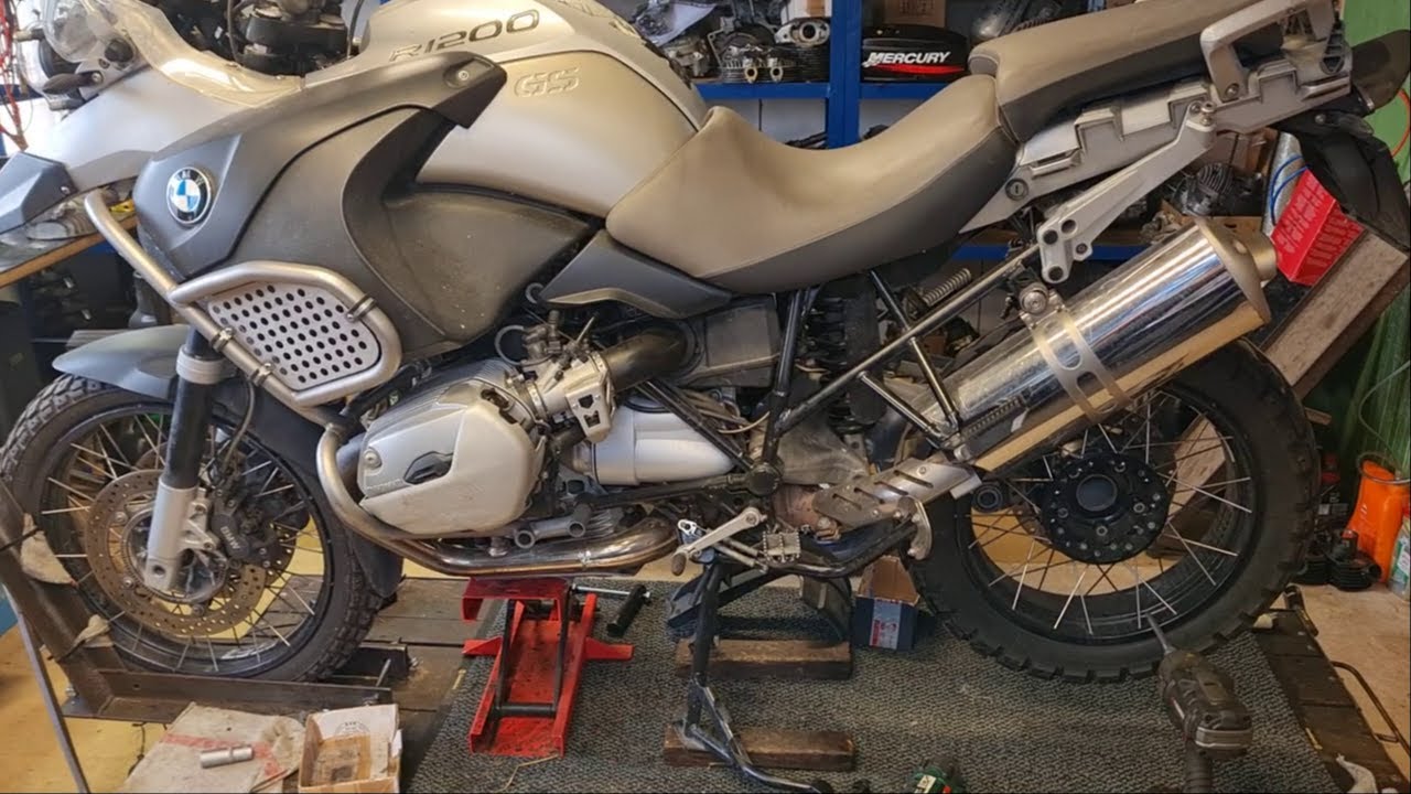 olejový servis BMW R1200GS - YouTube