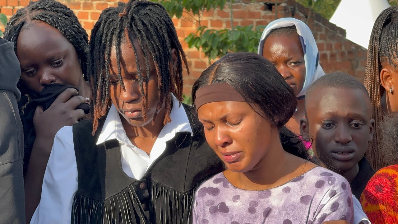 Jowy Landa & Siblings Breaks Down During Emotional Speech for Her Late ...