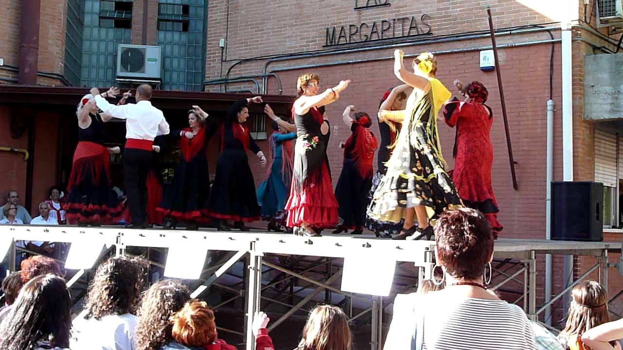 Sevillanas bien bailadas.(Las margaritas) - YouTube