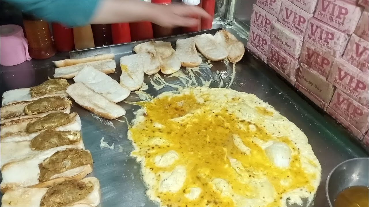 Egg Anda Bun kabab at street food lahore | Burger | Burger Making ...