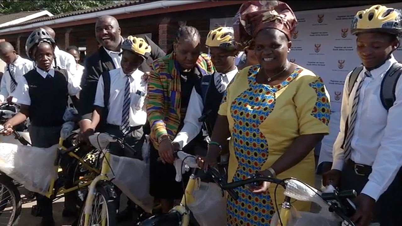 Minister Faith Muthambi hands over bicycles to learners of Kwambonambi ...