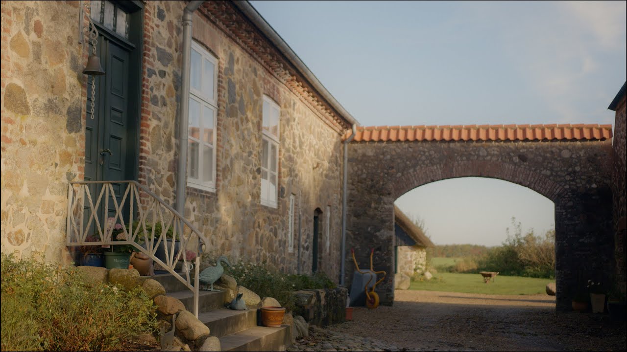 The first full house tour of New Spøttrup Farm in Denmark. - YouTube