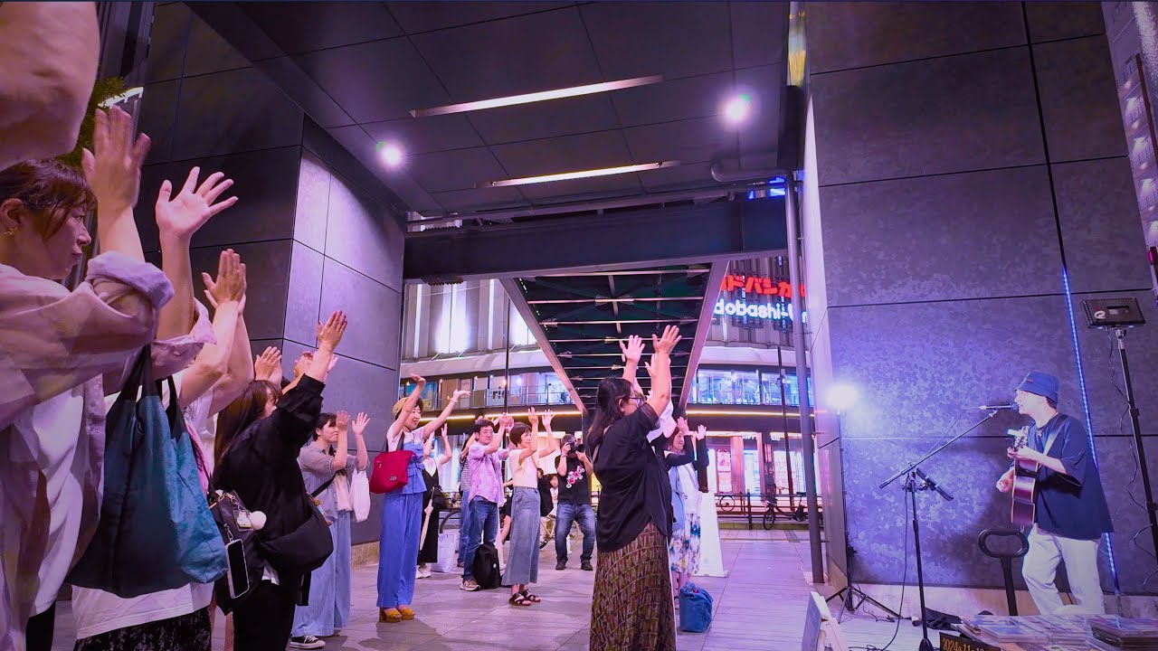 Lost His Voice, Kept Singing – You Won't Believe This! 🎤😂 #LiveMusic ...