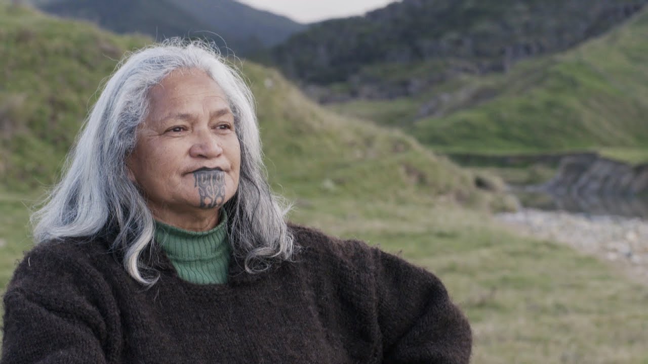 Waka Huia Hinetu Dell - YouTube