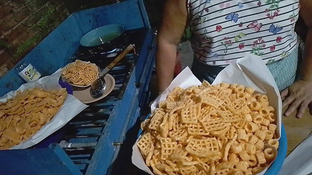 haciendo unos ricos chicharrines para un evento :) - YouTube