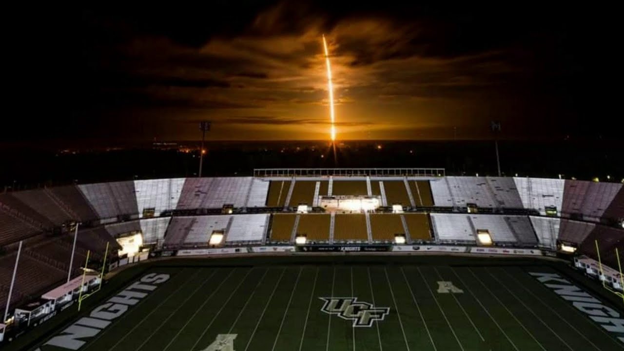 Photos, videos show spectacular mega moon rocket launch - YouTube
