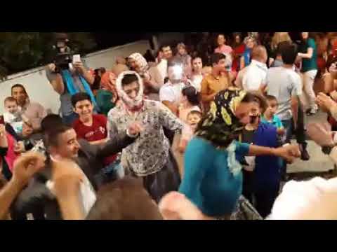 düğünde çıldıran gençler