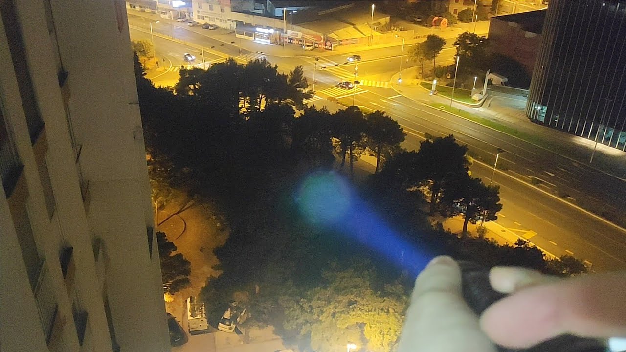 Wuben L60 1200lm Flashlight Kit - Outdoor Zooming Test - YouTube