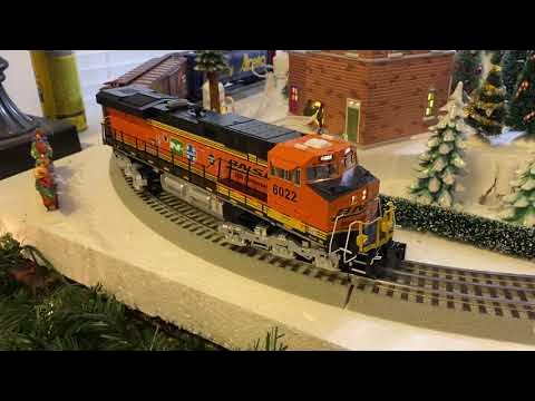 MTH Railking Imperial Diesel ES44AC BNSF 6022 crew talking - YouTube