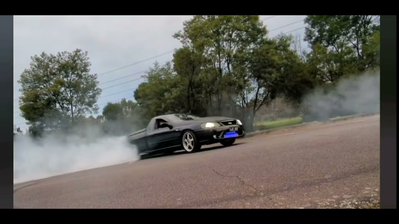 XR6 Turbo Burnout screamer pipe - YouTube