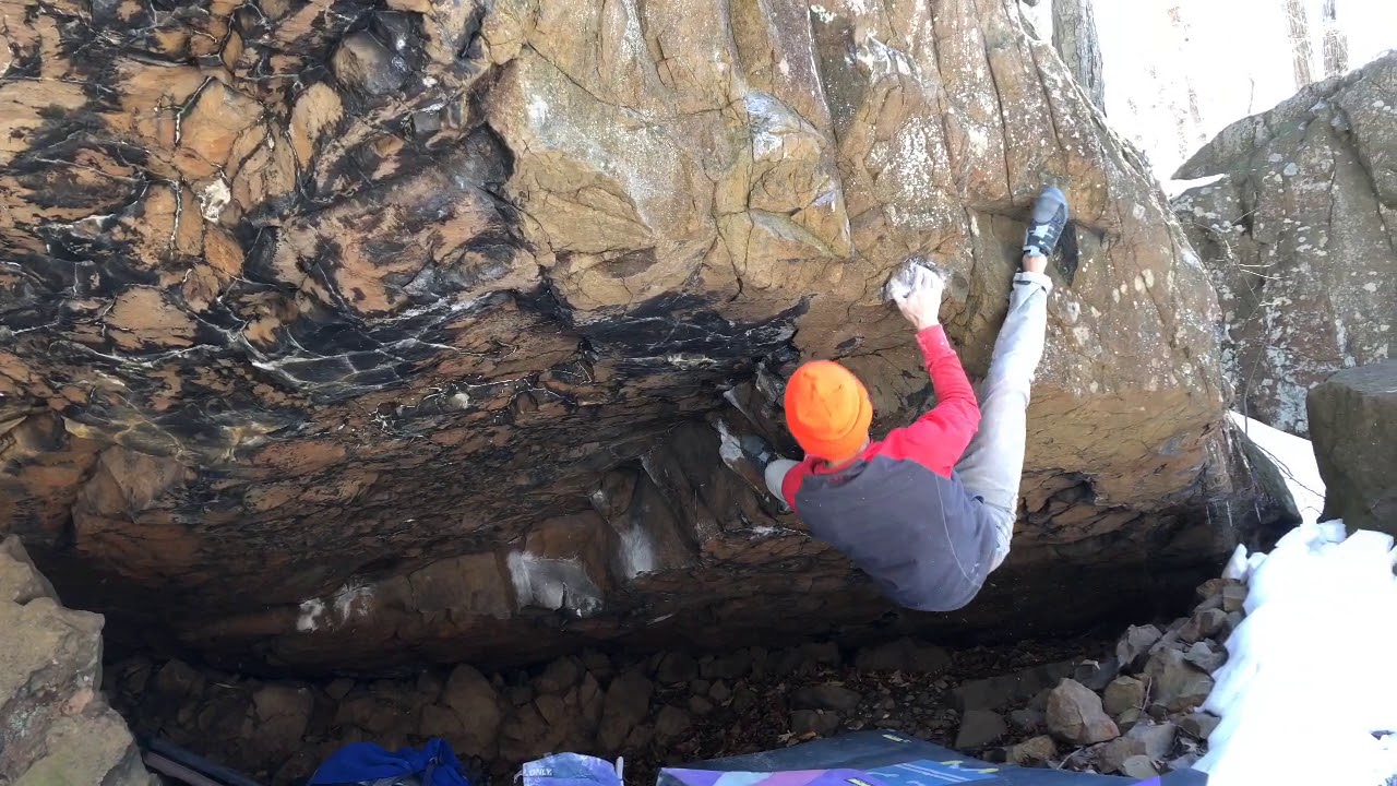 CT Bouldering: Bradley: Split Rock Stand V5 - YouTube
