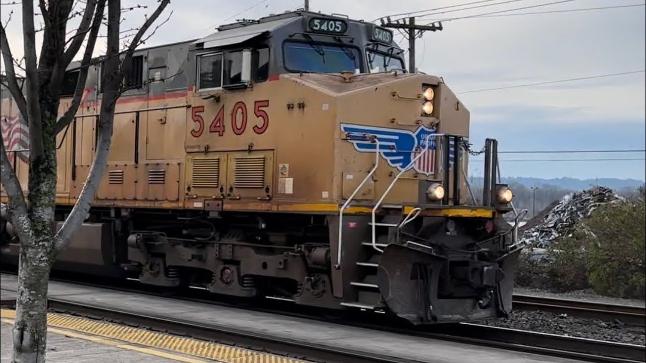 Short Intermodal Train at Vancouver, WA 12/17/23🚂 - YouTube