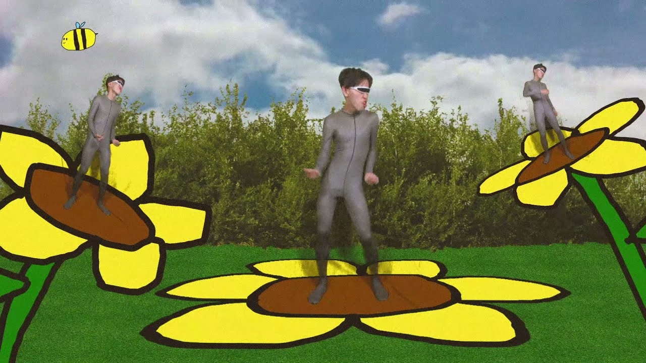 The Bee Goes Buzzin - YouTube