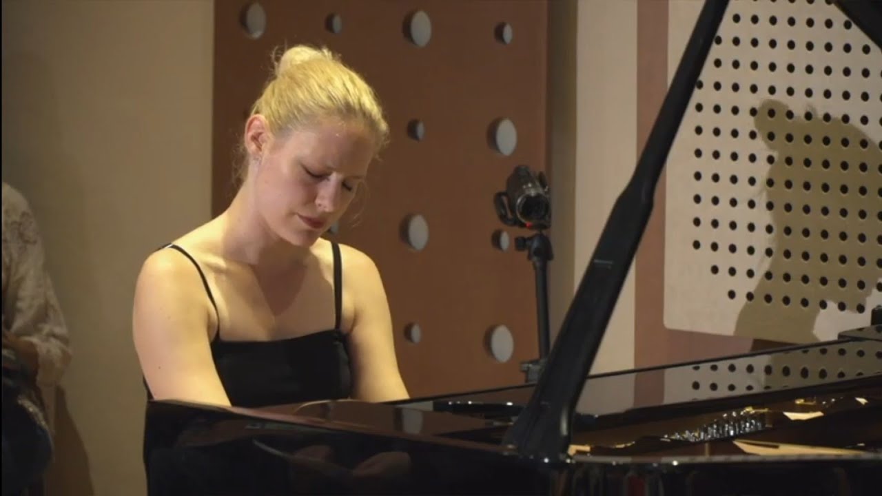 Liszt Ballade no 2 / Beatrice Berrut, Piano - YouTube