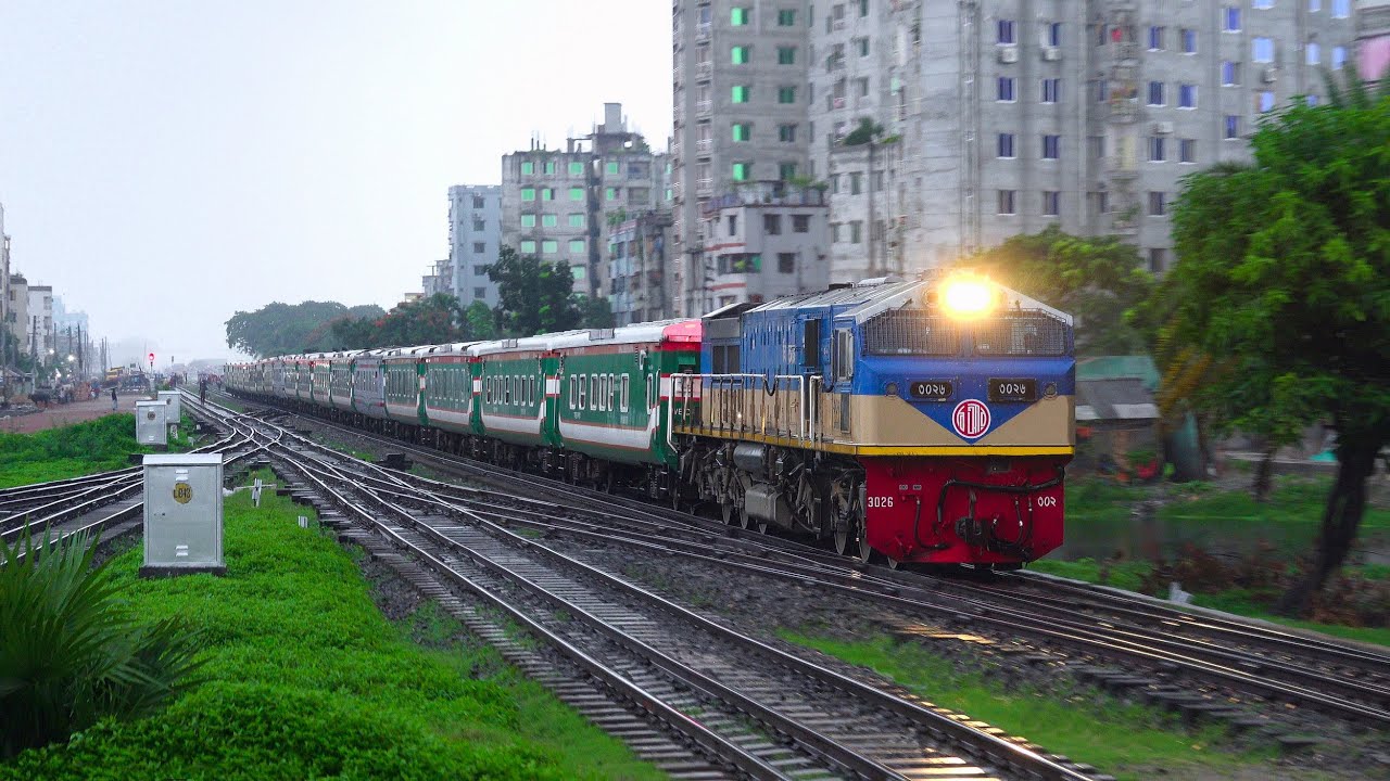 Sonar Bangla Express Train going through Tongi Rail Gate | Railroad ...