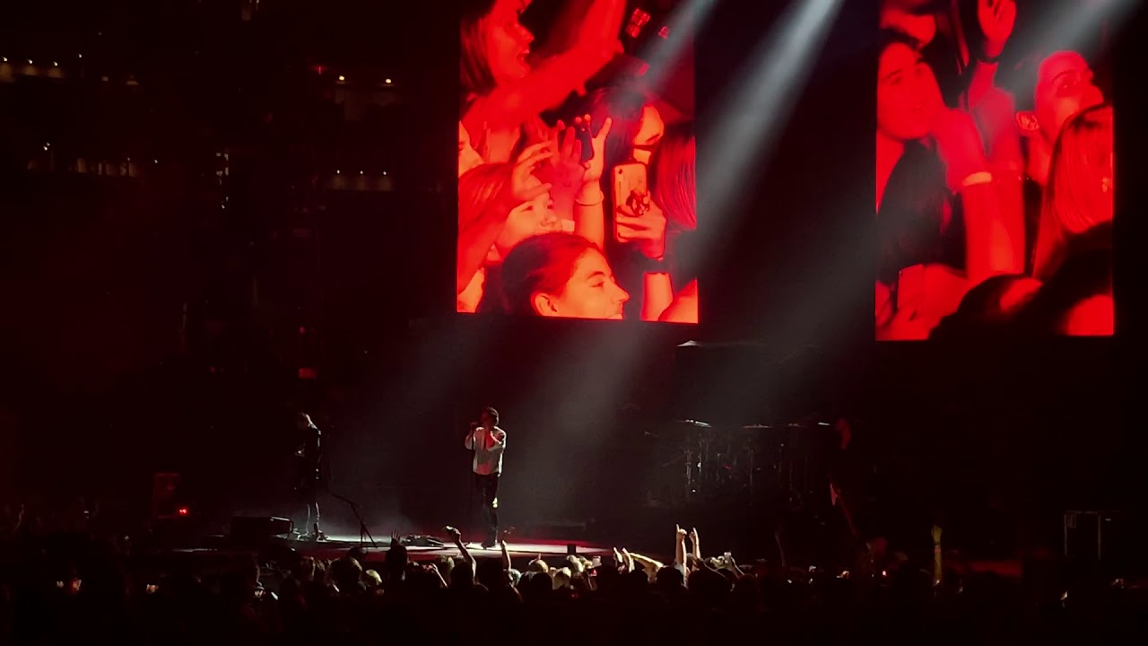 5SOS | Amnesia | World War Joy Tour | 9-27-19 - YouTube