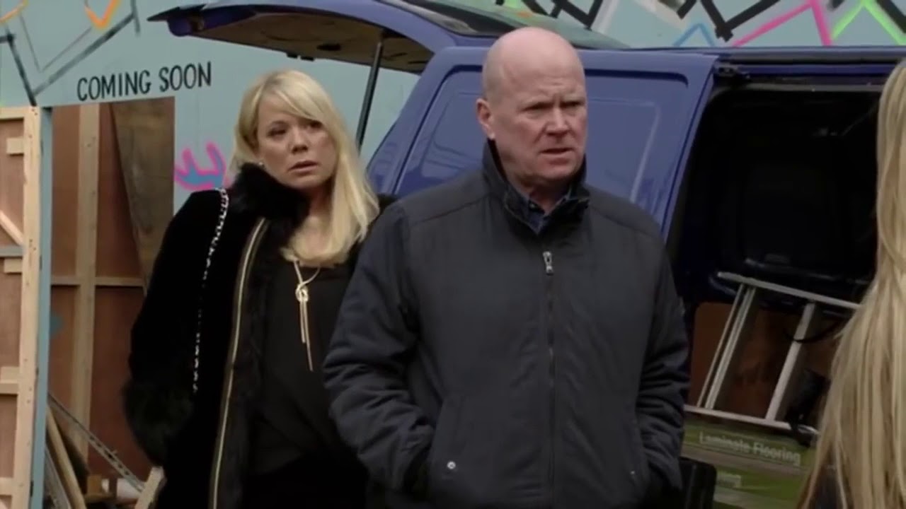 EastEnders:Ronnie and Roxy return from Ibiza - YouTube