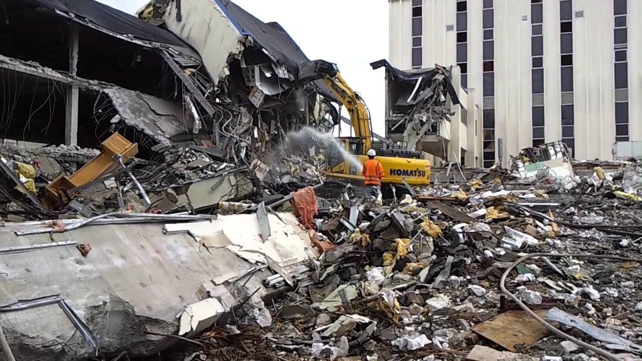 360 Komatsu with rotating shear - YouTube