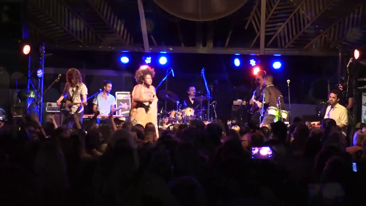 Lisa Hunt Band: "BEDS ARE BURNING" - YouTube