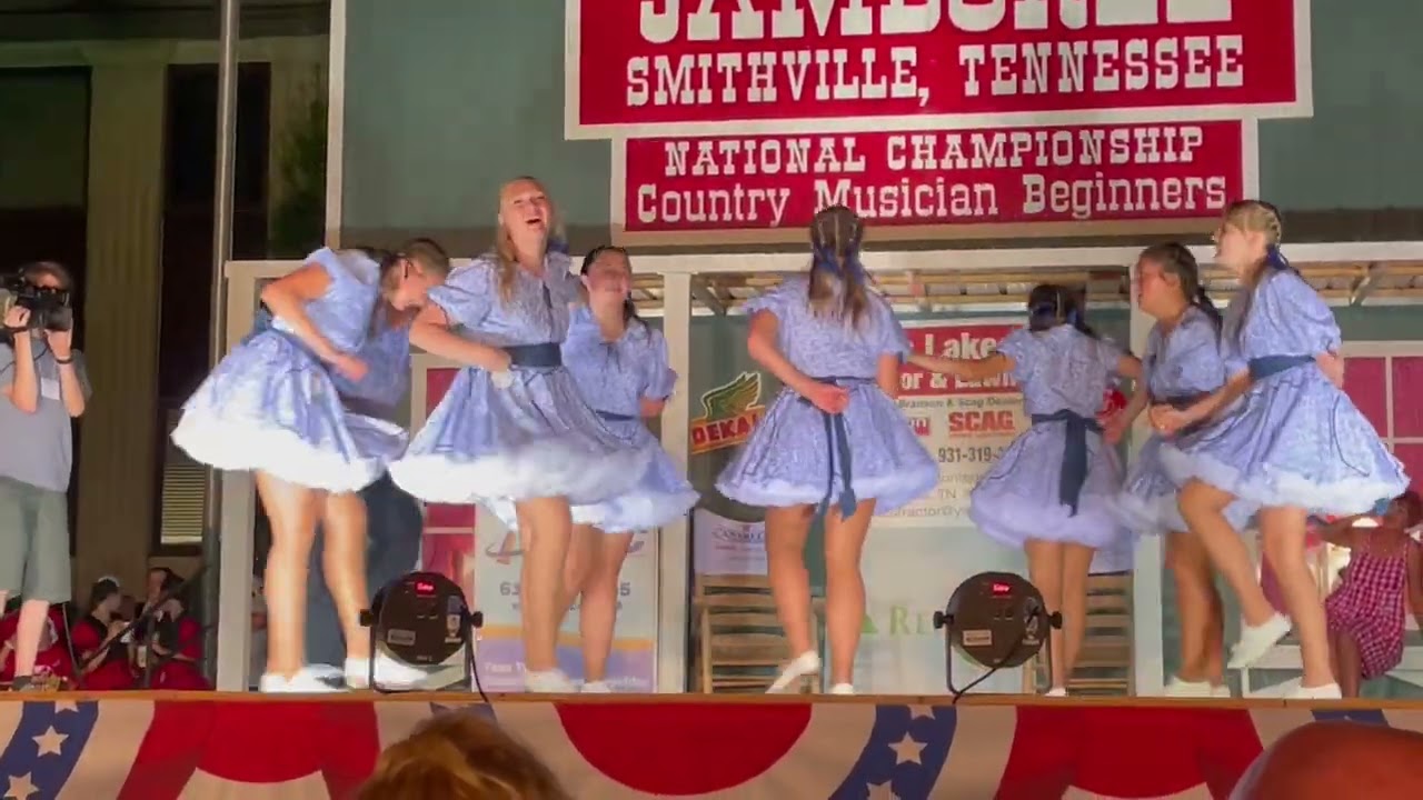 Youth Square Dancing at the Smithville Fiddlers Jamboree - YouTube
