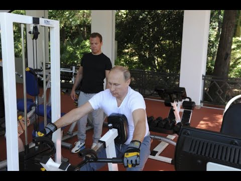 Vladimir Putin presume rutina en el gimnasio - YouTube