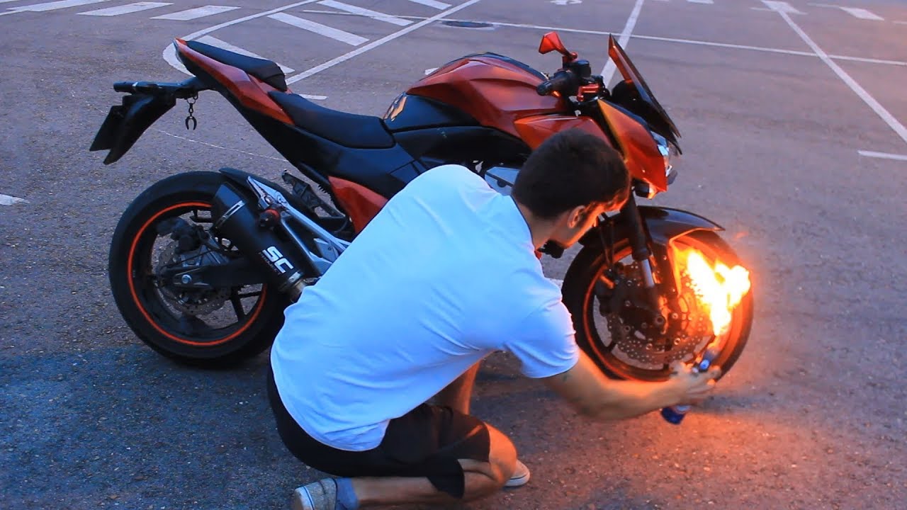 MOTO EN LLAMAS!! - YouTube