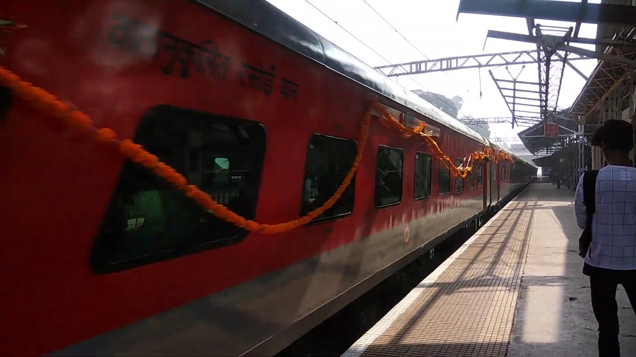 22221 CSMT - NZM RAJDHANI EXP. FIRST DAY RUN OF RAJDHANIEXPRESS. # ...