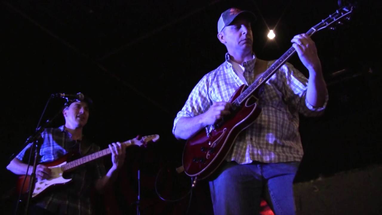 Ken Albers Performs Diamond Head by The Ventures - YouTube