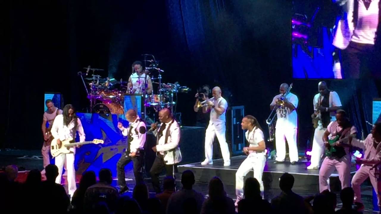 Earth Wind and Fire-Shining Star (Live @ Pacific Ampatheatre 7/30/2016 ...