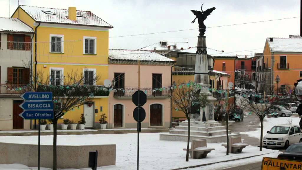 Guardia Lombardi innevata - YouTube