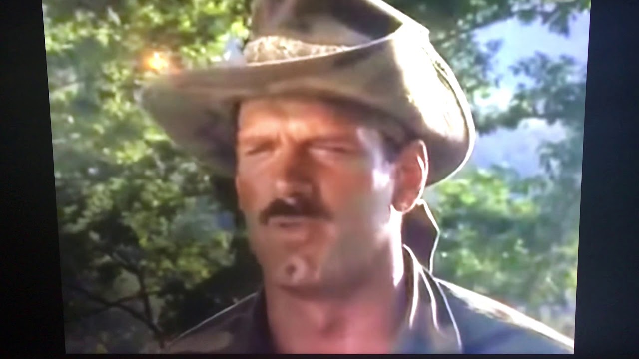 A priceless prank Arnold pulled on Jesse Ventura - YouTube
