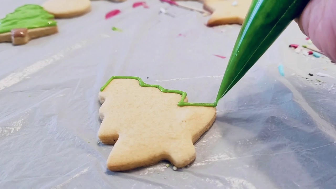 Decorating with Royal Icing - Christmas tree - YouTube