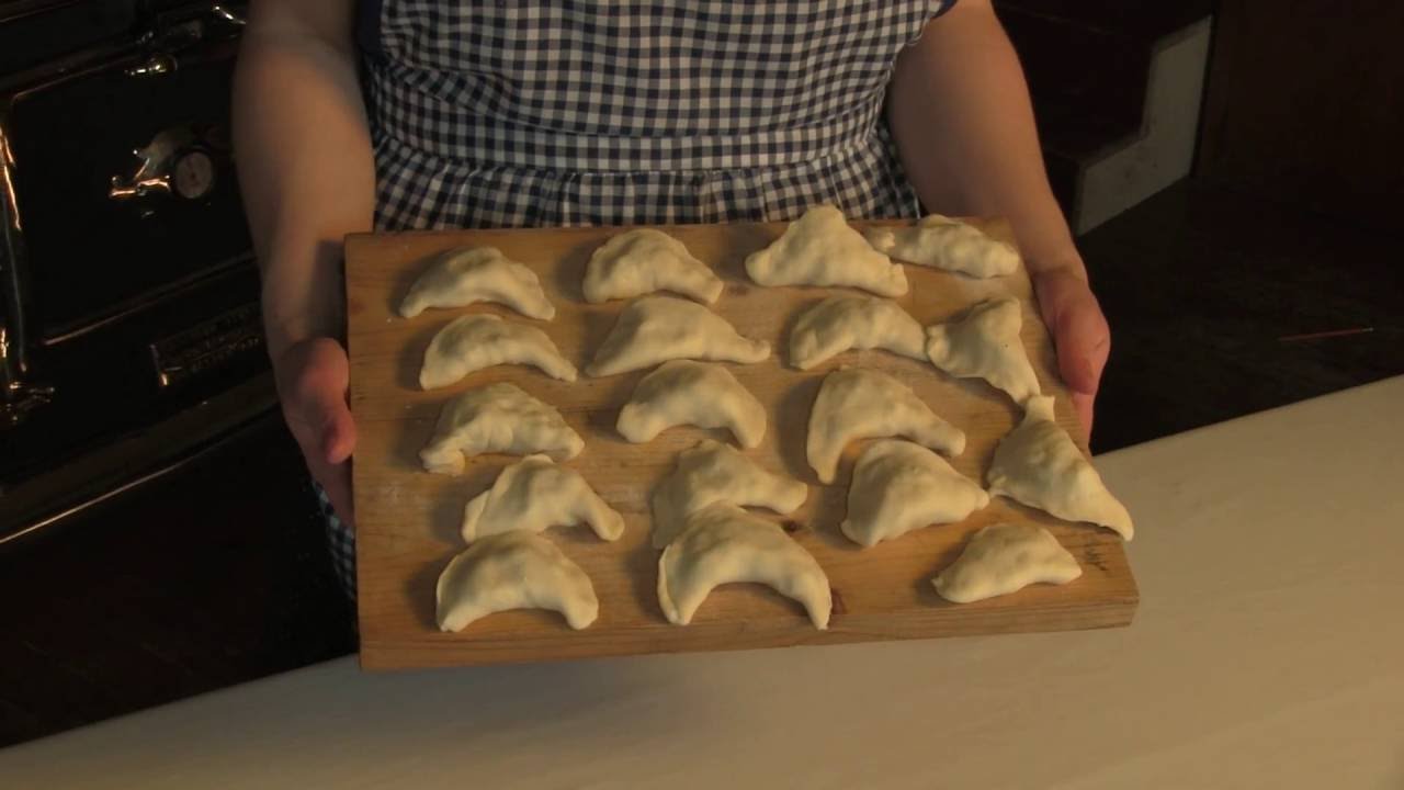 How to make pyrohy (perogies) at the Ukrainian Cultural Heritage ...