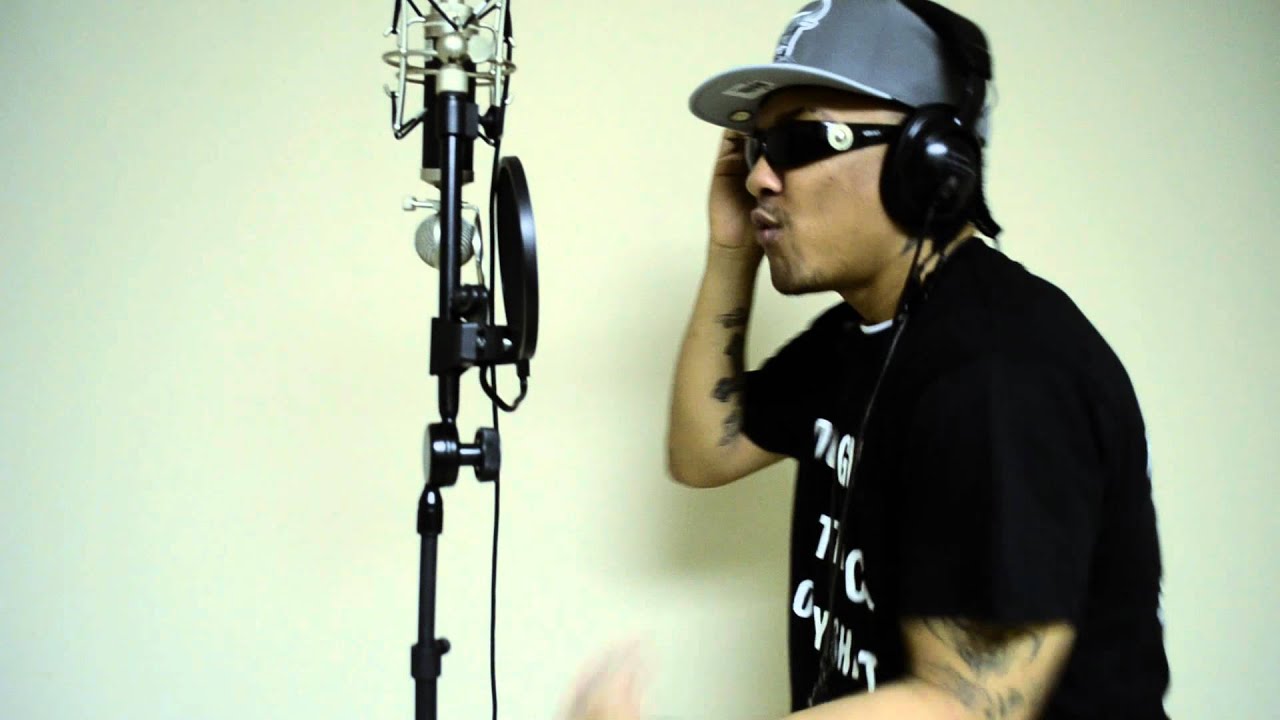 Wild Yella ft Young Show_Stop and Pause (In Studio Performance) - YouTube