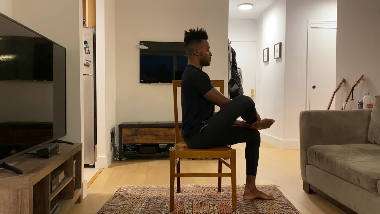 How to do a Seated Glute Stretch - YouTube
