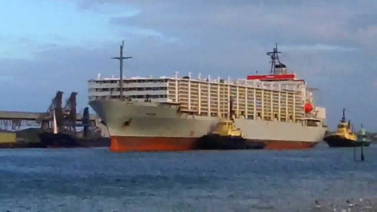 Port Adelaide Shipping (77) Turning the Maysora. - YouTube