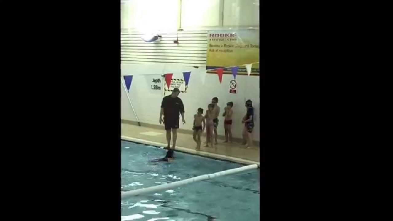 9 year old girl get pushed into a swimming pool - YouTube