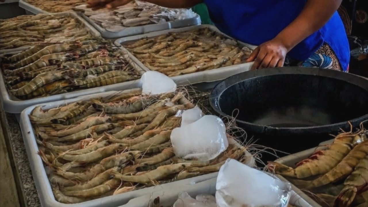 Mozambique's largest Fish market /peixe de marcado. - YouTube
