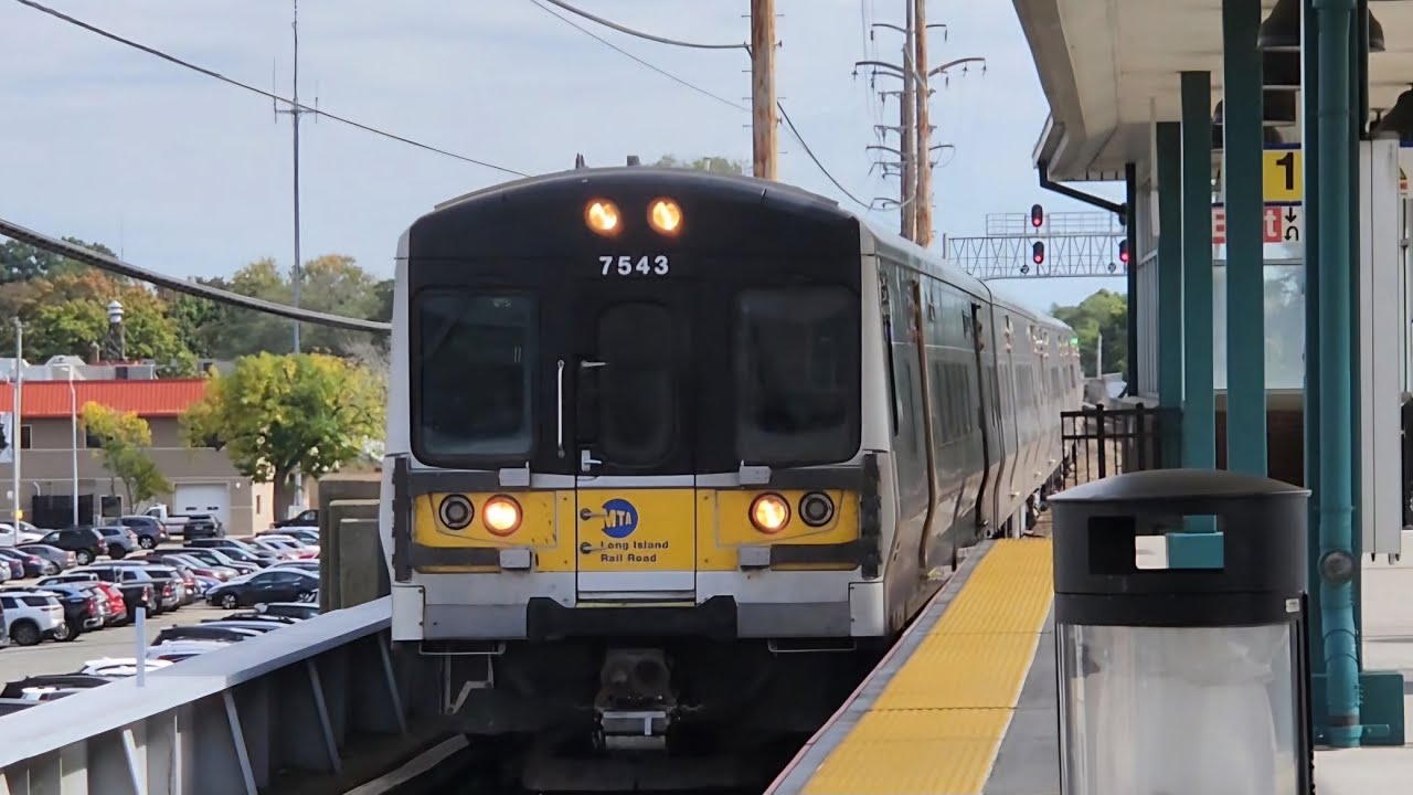 MTA LIRR: Penn Station bound Bombardier M7 @Wantagh Station with ...