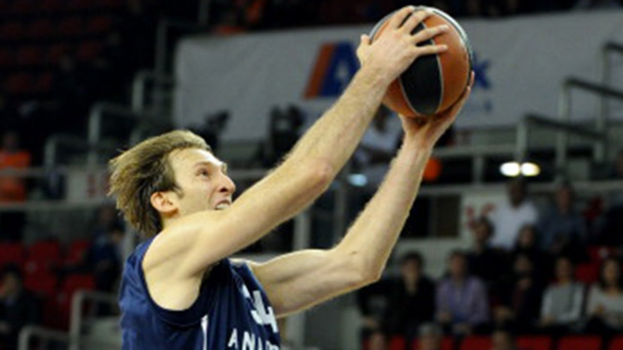 Magic Moment: Zoran Planinic, Anadolu Efes Istanbul - YouTube