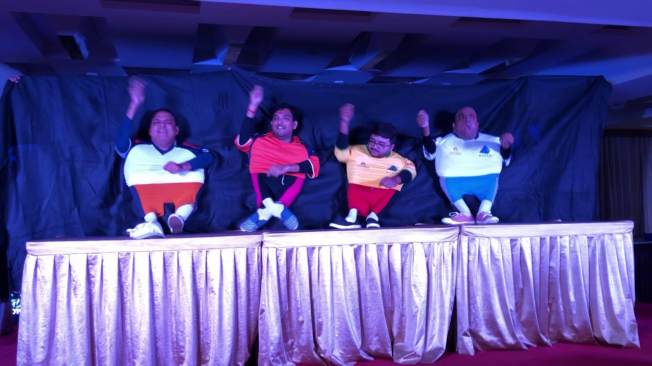 Funny Midget Dance (Radixweb) - Bollywood Song funny dance - YouTube