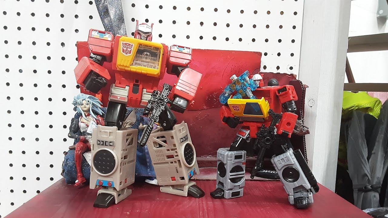 Transformers Titans Return Leader Blaster VS Kingdom Wars Voyager ...