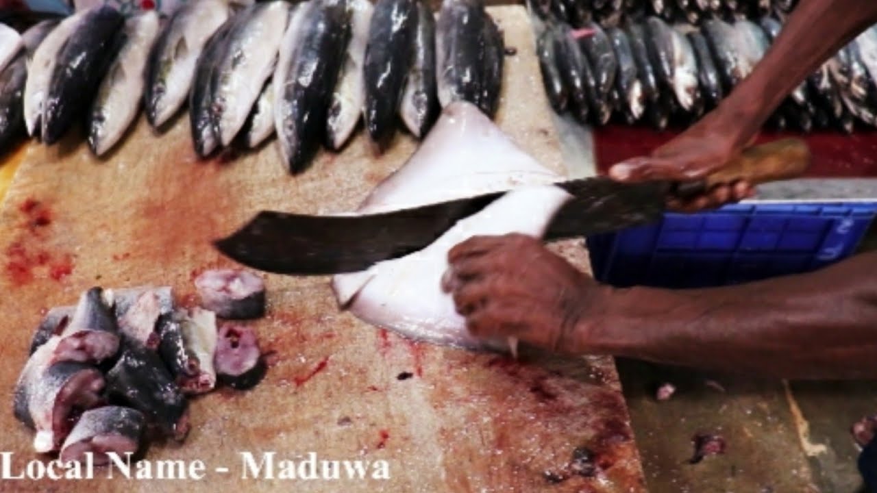 How to Cut Stingray Fish Easley | Fish Cutting Skills | Fish Cutting in ...