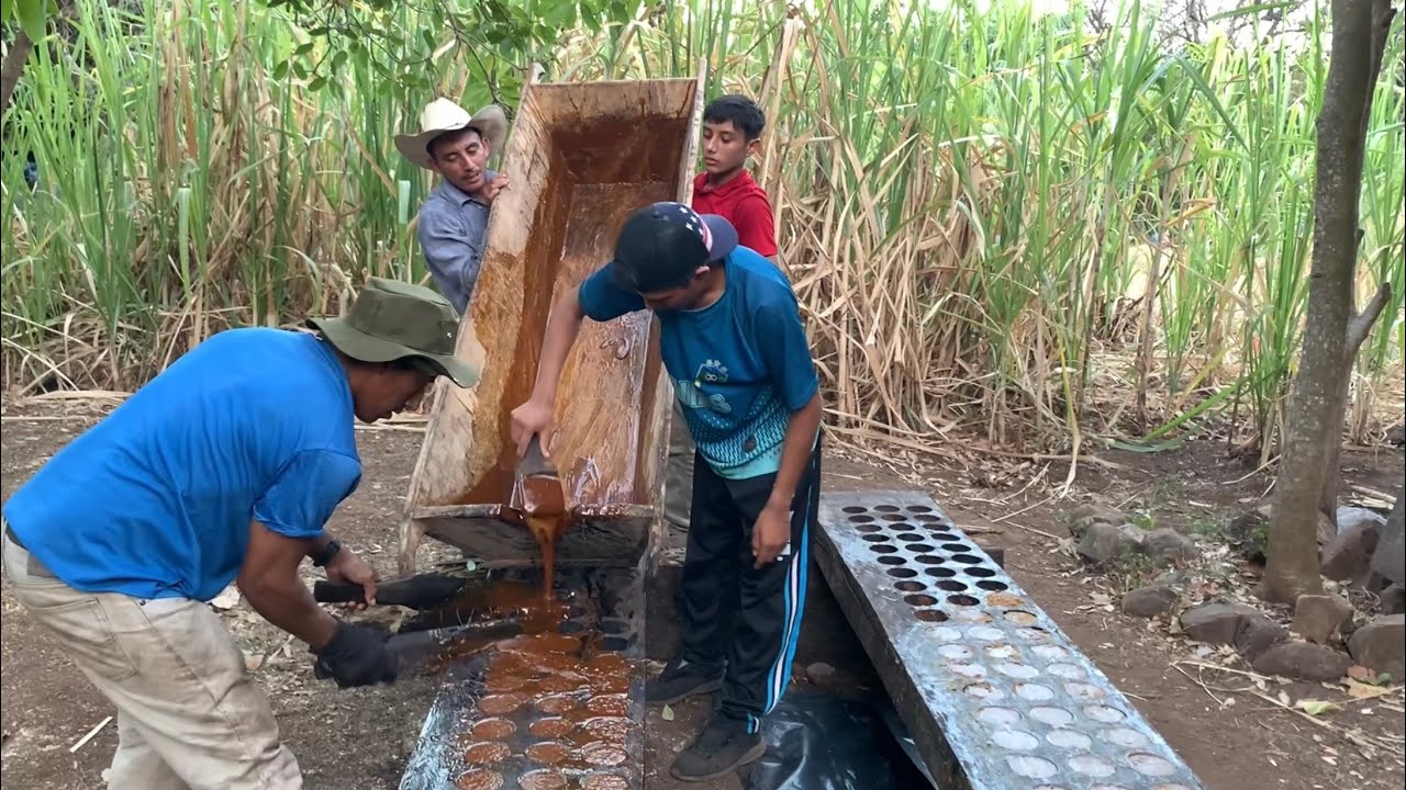 EL SALVADOR Y SU GENTE TRABAJADORA, ASÍ SE HACEN LOS ATADOS PARA LA ...